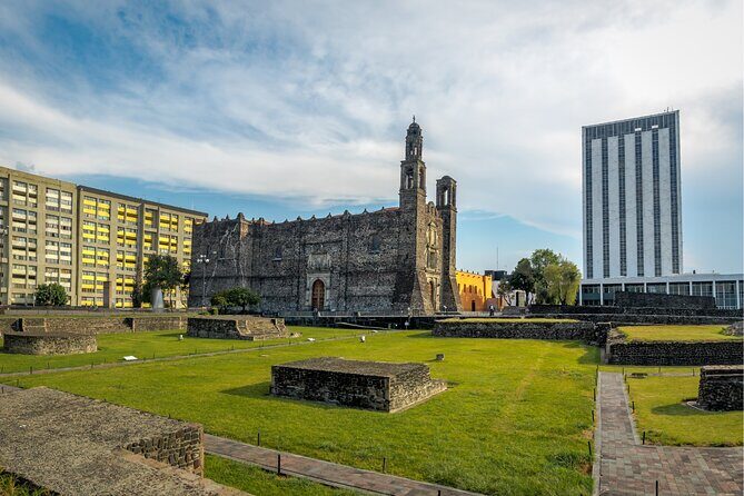 Tour of the Basilica of Guadalupe with Plaza de las Tres Culturas - FAQ