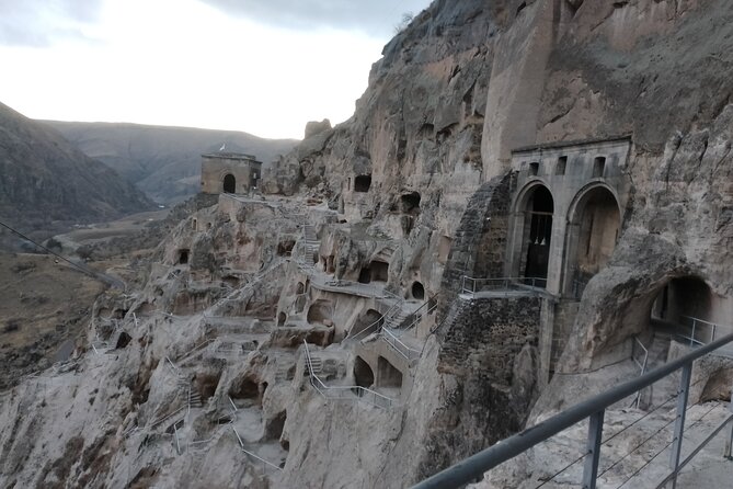 Tour Planning in Georgia - Accommodating Group Sizes and Accessibility