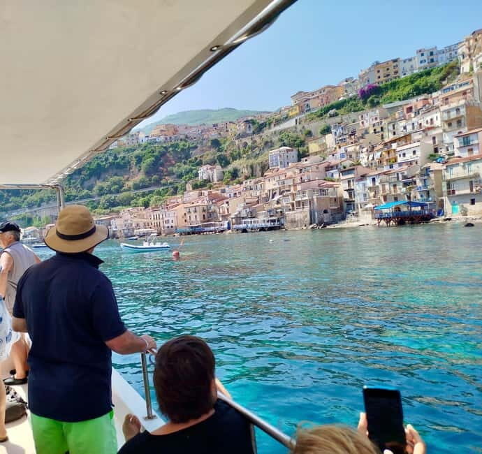 Tour Scilla in Barca - ammira Scilla dal mare - The Experience on Board