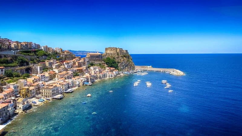 Tour Scilla in Barca - ammira Scilla dal mare - The Sum Up