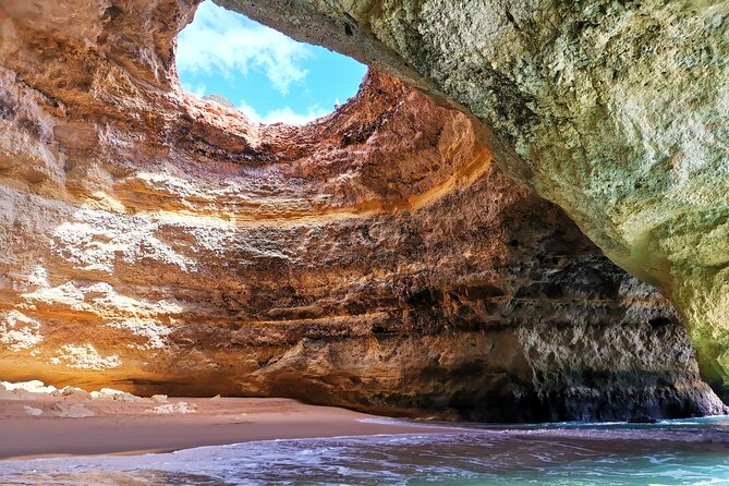 Tour to Benagil Caves and Coastline in Albufeira - Amenities and Experience