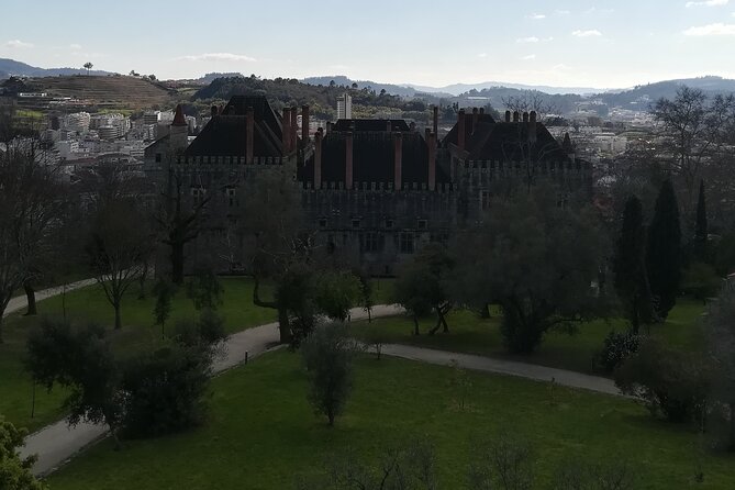 Tour to Braga and Guimarães with historian - Guimarães Castle and the Sacred Hill