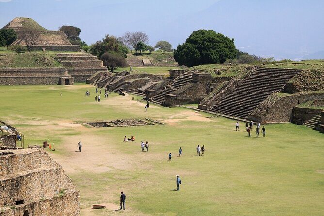Tour to the archaeological zone Monte Alban - Transportation and Group Size