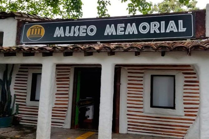 Tour to the Hacienda Nápoles Theme Park - The Pros and Cons of the Experience