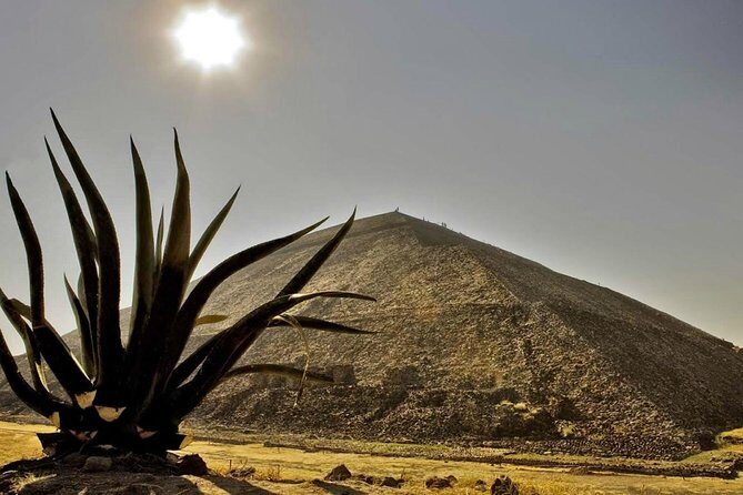 Tour to the Pyramids of Teotihuacán and Basilica of Guadalupe - Exploring the Itinerary in Detail
