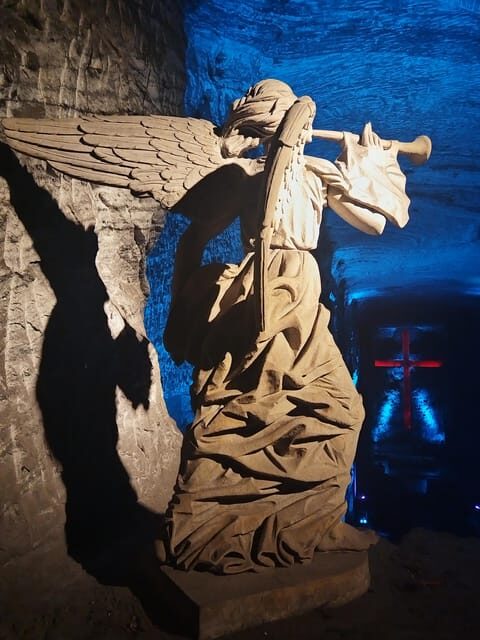 Tour to the Salt Cathedral of Zipaquira with pick up at your hotel and lunch. - Key Points