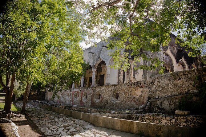 Tour to Uxmal and Hacienda Mucuyché included - FAQs