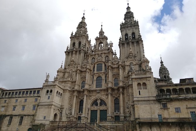 Tour Vigo and Santiago Compostela: Departure from Braga and Guimarães - Key Points
