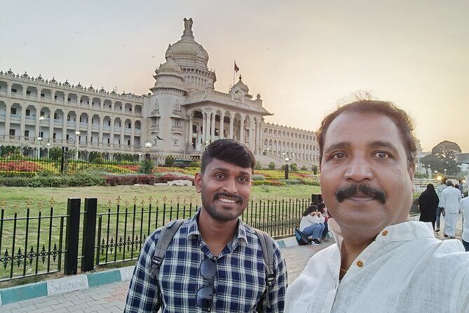 Touristic Highlights of Bangalore (Guided Sightseeing Tour with Food Tasting) - Key Points