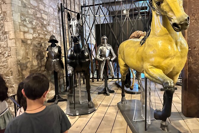 Tower of London for Kids & Families Private Guided Tour With Pre-Booked Tickets - Discovering the Crown Jewels