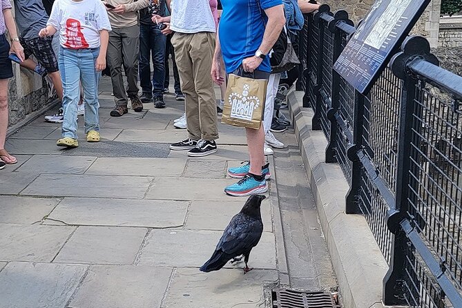 Tower of London: Guided Tour With Thames River Cruise - Exploring the Tower of London
