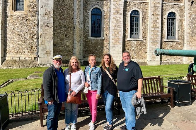 Tower of London Private Tour for Families and Friends - Encountering the Famous Tower Ravens