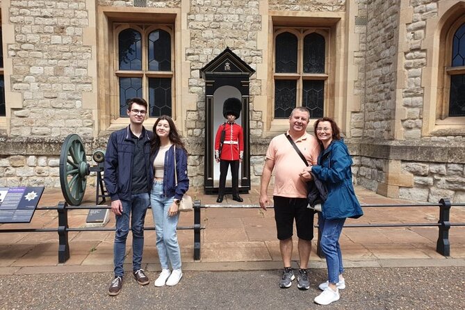 Tower of London Private Tour for Families and Friends - Customized and Personalized Experience