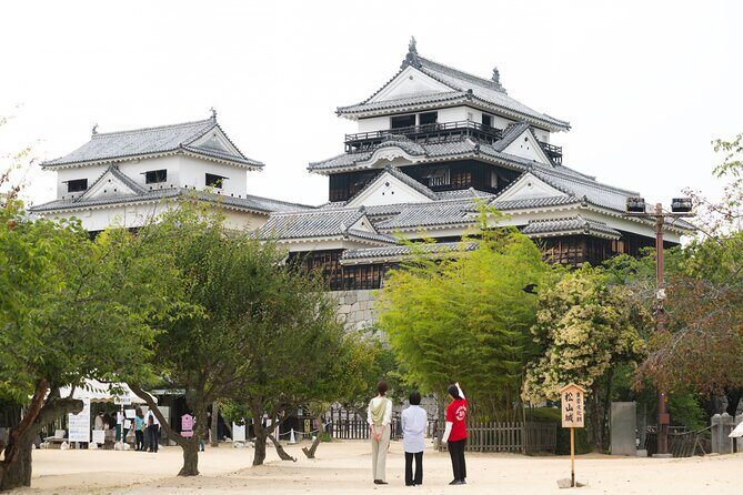 [Town walk] Stroll around Matsuyama Castle and enjoy local shopping - Key Points