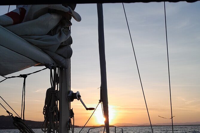 Townsville Sunset Sail Cruise Boat Tour Charter Hire Sailing Hire - Key Points