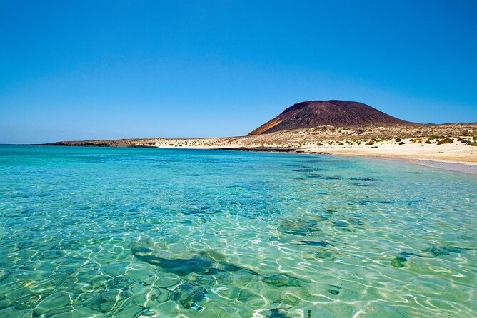 Traditional Canarian street market and marine reserve of La Graciosa - Authenticity and Value