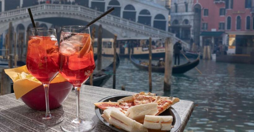 Traditional Italian Food and Venice Old Town Private Tour - Key Points