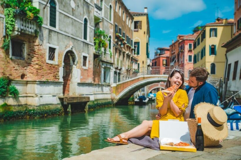 Traditional Italian Food and Venice Old Town Private Tour - The Sum Up