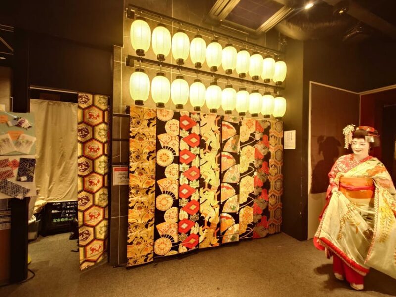 Traditional Japanese Dance Show! The Art of Nihon Buyō - The Elegance of Shironui Makeup