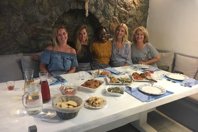 Traditional Lunch or Dinner With Drinks in Mykonos - Menu Highlights: From Tzatziki to Giouvetsi
