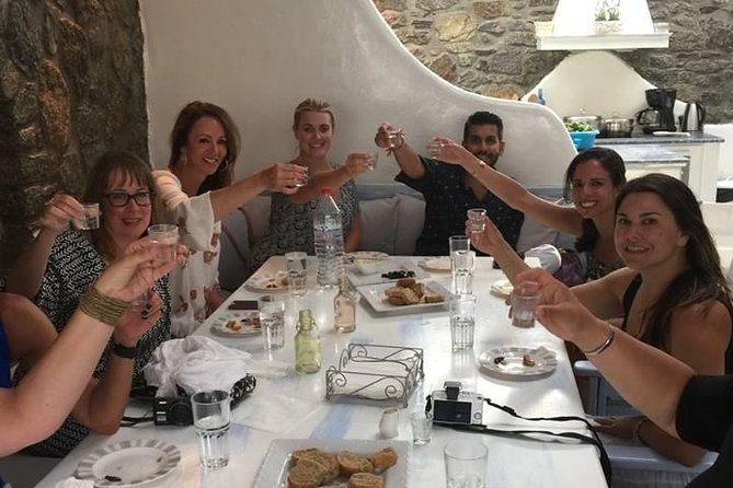 Traditional Lunch or Dinner With Drinks in Mykonos - Logistics: Pickup Information and Accessibility