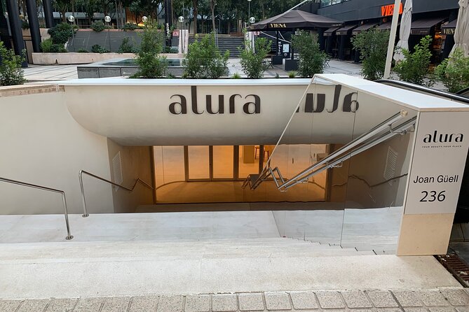 Traditional THAI MASSAGE 60 Min at THAI MASSAGE ALURA - Operational Details