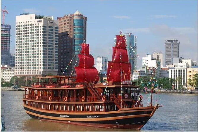 Traditional Water Puppet Show & Dinner On Cruise - Who Will Love This Tour?