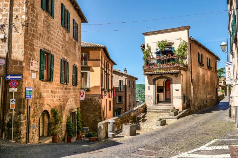 Transfer Between Florence and Rome with Sightseeing Stop - Turning a Transfer into a Mini-Adventurous Day