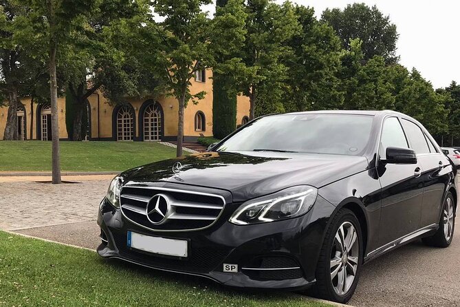 Transfer from Barcelona Airport to Andorra. (1 to 3 passengers) - A Practical and Comfortable Start to Your Andorra Trip