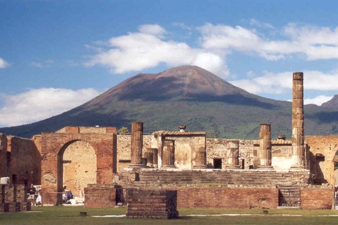 Transfer from Pompeii to Naples or viceversa - Analyzing the Price and Value
