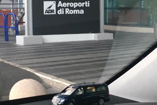 Transfer from / to Fiumicino / Ciampino airports - Detailed Breakdown of the Service