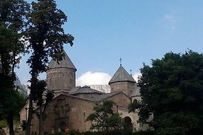 Transfer From Yerevan to Tbilisi With 2 Sightseeing Stops - Accessibility and Accommodation Options