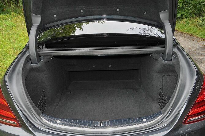 Transfer Hong Kong Airport to Hong Kong by Luxury Van or Sedan - The Vehicle Options and Comfort