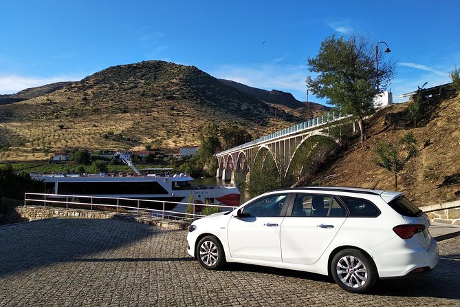 Transfer Oporto - Aeroport / Up to 4 passengers - A Practical, Comfortable Way to Start Your Porto Trip