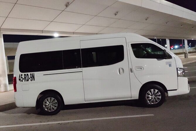 Transportation Playa DE l Carmen to Cancun Airport from 1 to 8 Travelers - The Booking and Meeting Experience