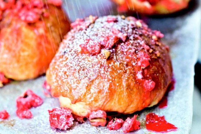 Treasure hunt in a Pedicab tour of Lyon - The Taste of Lyon