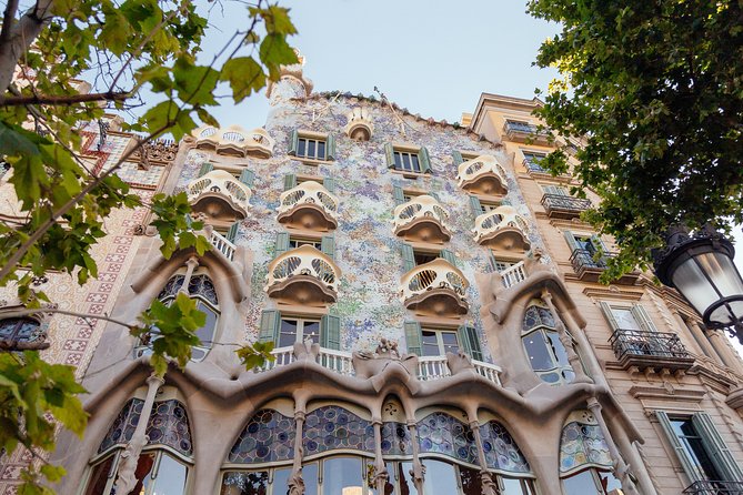 Treasures of Barcelona: Private Gaudi Walking Tour - Uncovering Gaudís Life and Influences