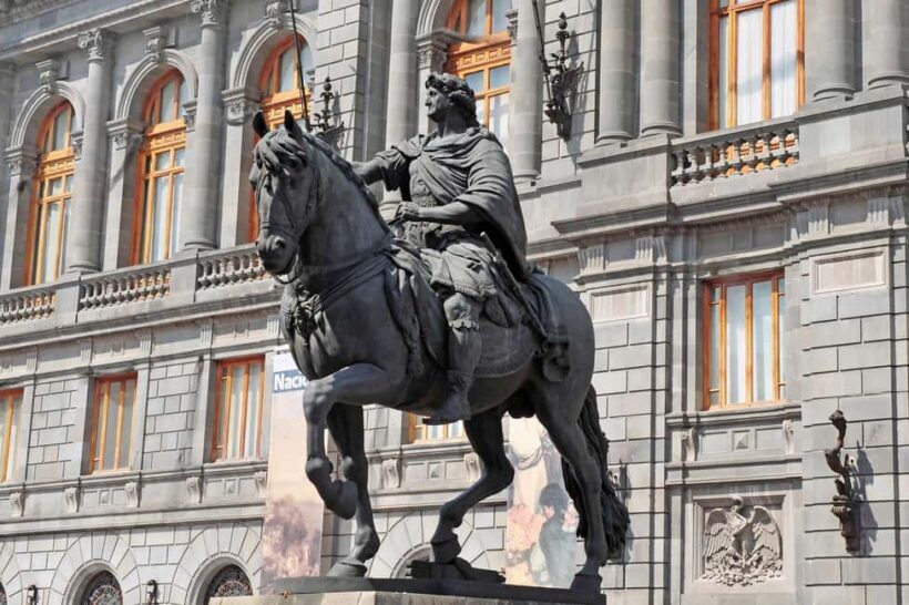Treasures of Mexico City: Palaces and Museums - A Practical Guide to the Tour Experience