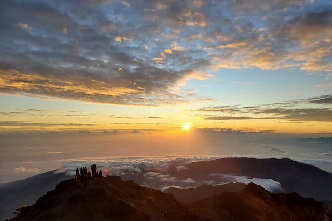 Trekking Mt. Rinjani 2D1N Via Sembalun - Crater Rim - Summit - What Makes This Tour Stand Out