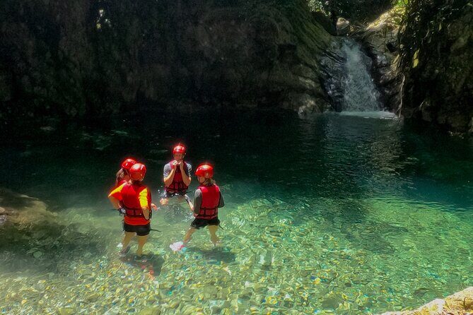 Trekking waterfalls near Santo Domingo - Visiting Habitáculo Waterfall