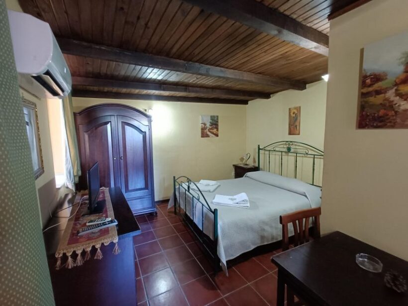 Trekking,room,tastings,dinner - Who Should Consider This Tour?