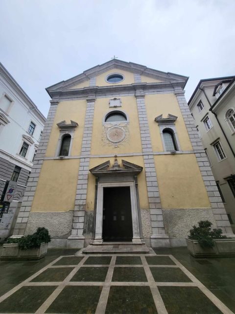 Trieste: Revealing the secrets. - The guide and the experience