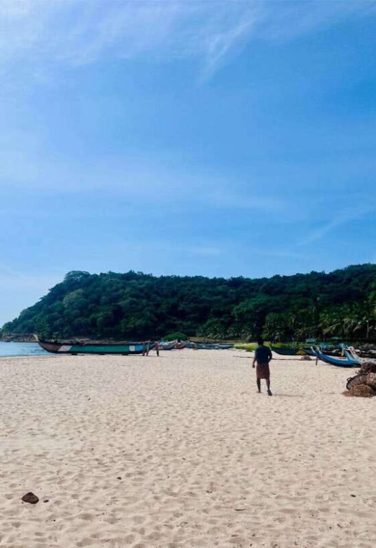 Trincomalee: Tuk-Tuk city tour with a guide - How the Day Unfolds