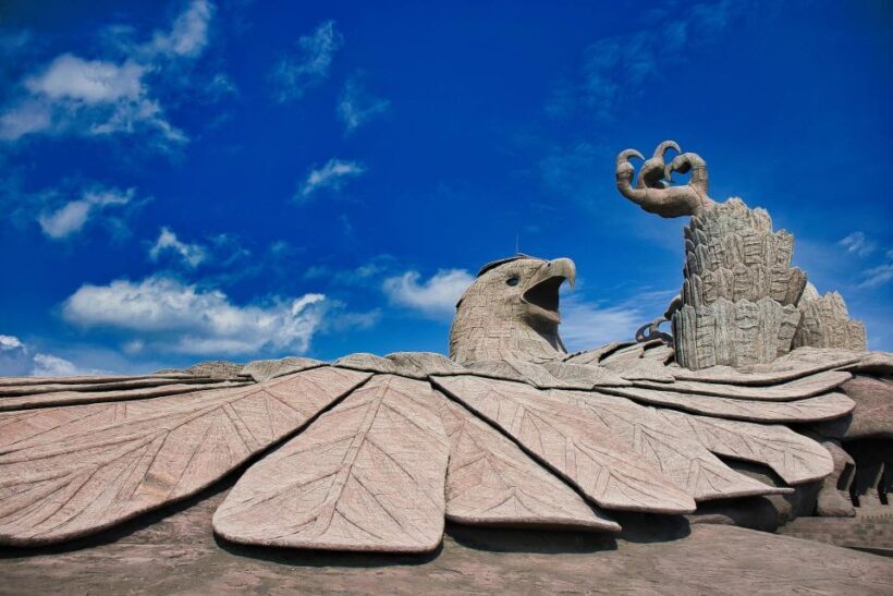 Trivandrum: Jatayu Nature Park & Varkala Beach Private Tour - Key Points