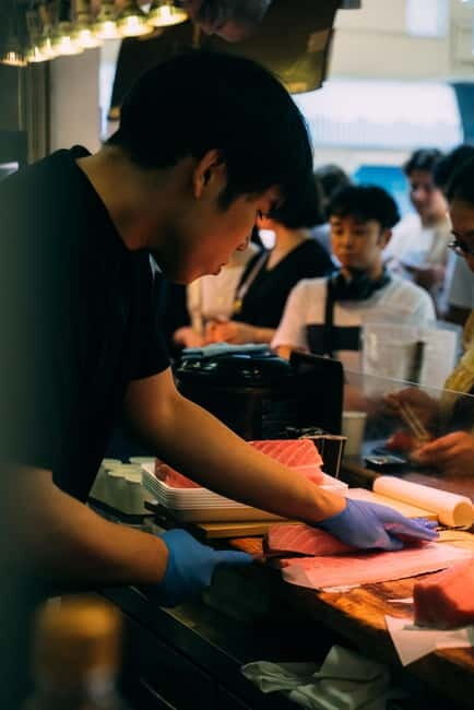 Tsukiji: Fish Market Food Walking Tour with a Local Guide - A Detailed Look at the Tsukiji Fish Market Food Walking Tour