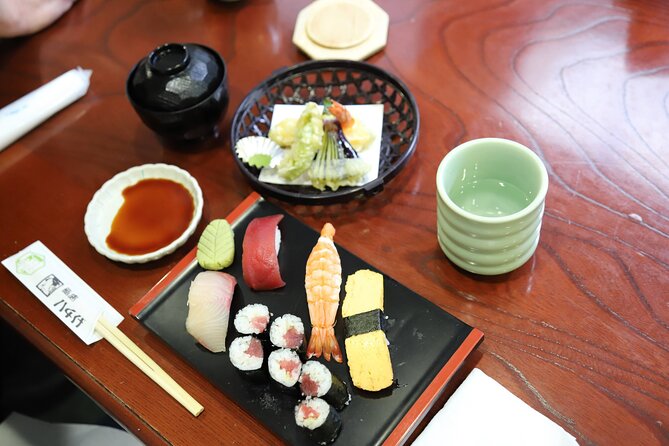 Tsukiji Fish Market Guided Tour and Sushi Making With Pro Chef - Sushi-Making Class With a Professional Sushi Master