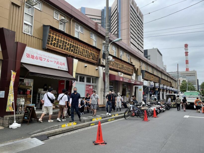 Tsukiji: Outer Market Walking Tour & Sake Tasting Experience - Starting Point: Praying at Hongwanji Temple