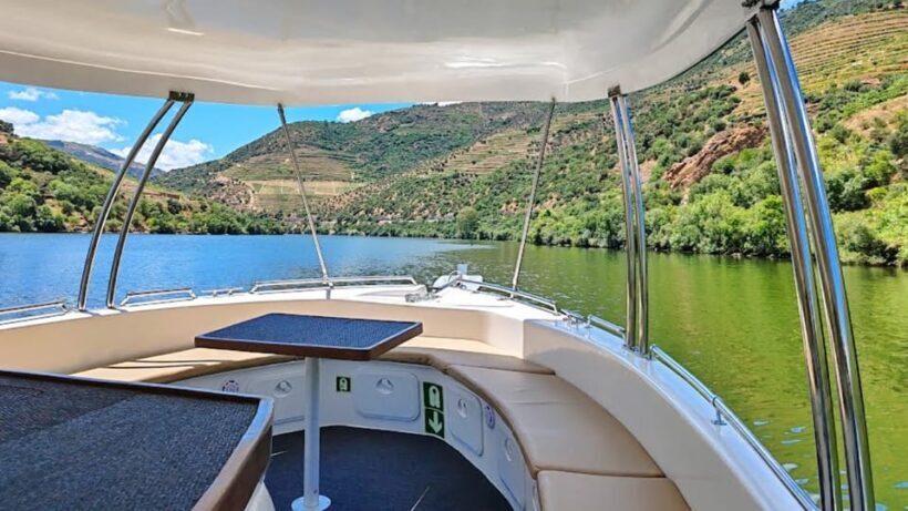 TUA, Ansiães: Boat Trip (Tua - Pinhão) + Lunch (Calça Curta) - Discover the Douro from the Water and the Plate