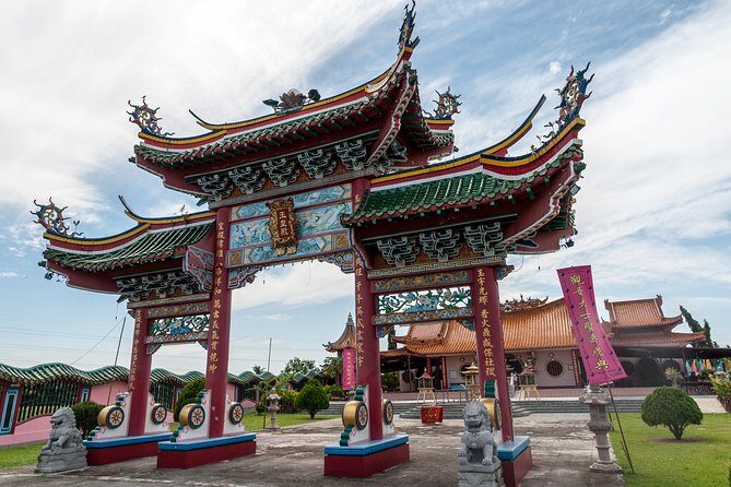 Tuaran Market, Temple, Bridge & Rungus Longhouse fr Kota Kinabalu - An In-Depth Look at What’s Included and What to Expect