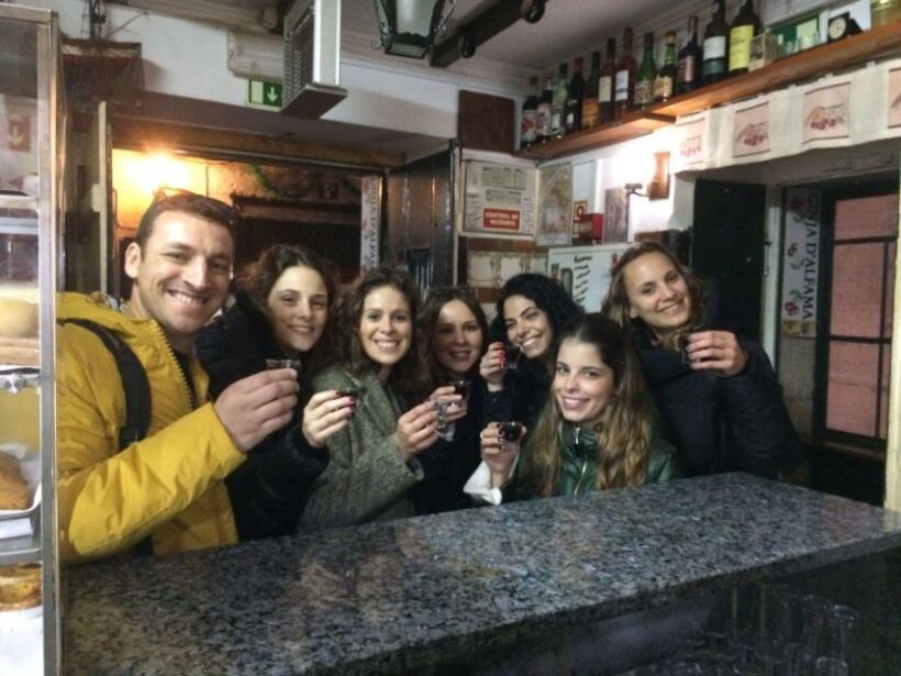 Tuk Tuk Half Day Tour in Lisbon with food and drinks - Who Should Consider This Tour?